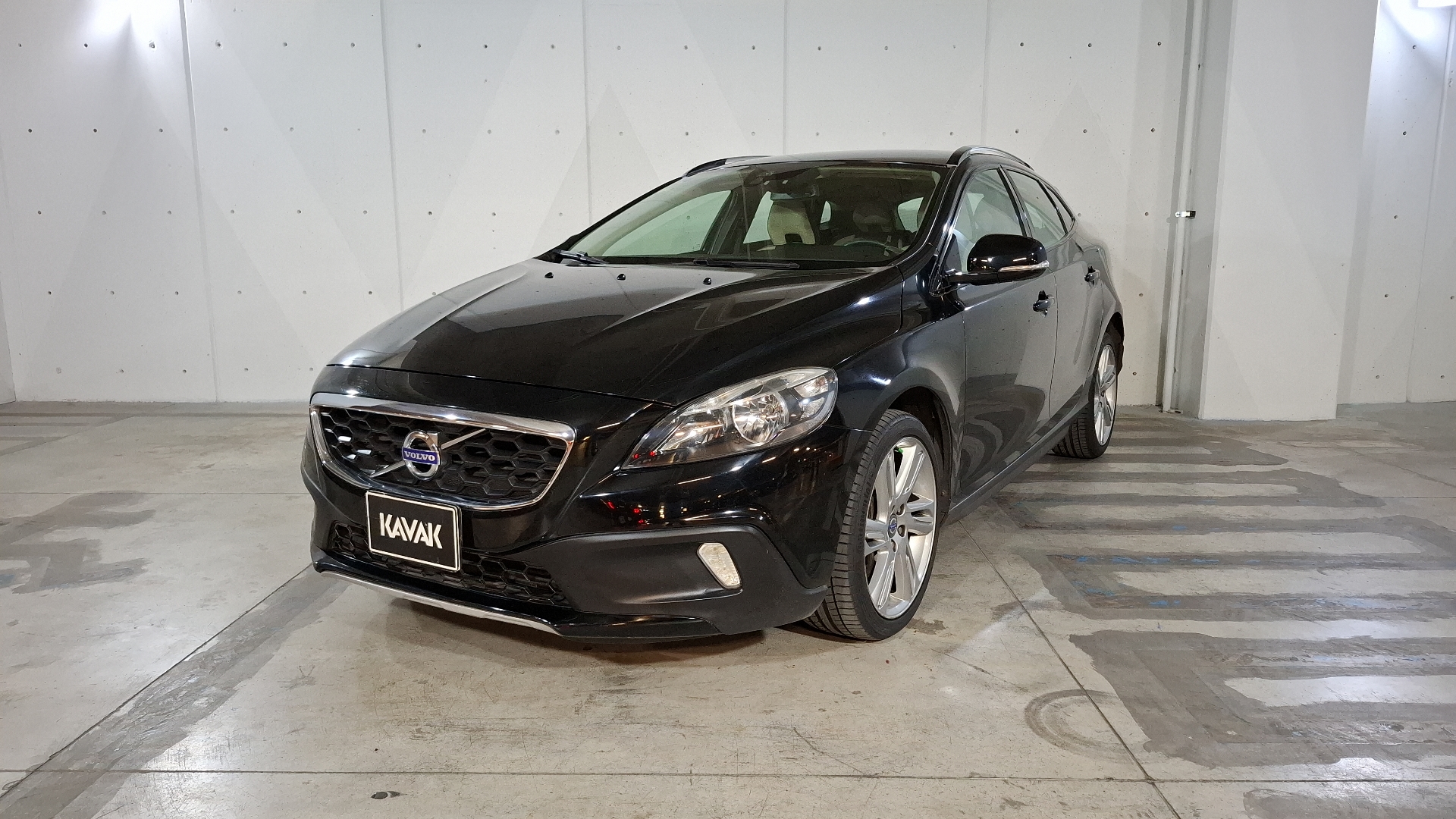 Autos Volvo V40 2.5 T5 FWD KINETIC TA Hatchback 2014 usados | KAVAK México