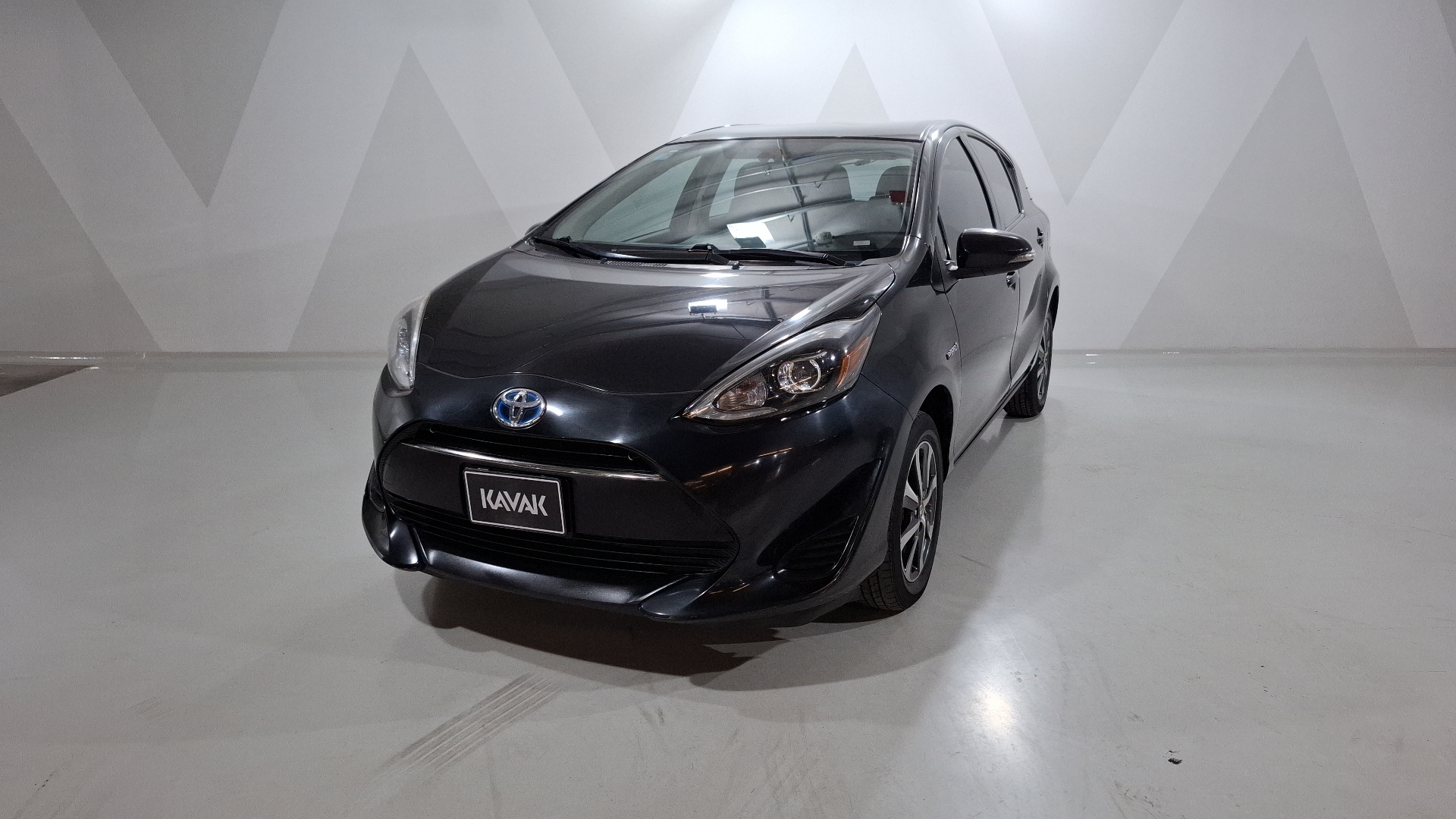 Autos Toyota Prius C 1.5 HYBRID AUTO Hatchback 2018 usados | KAVAK México