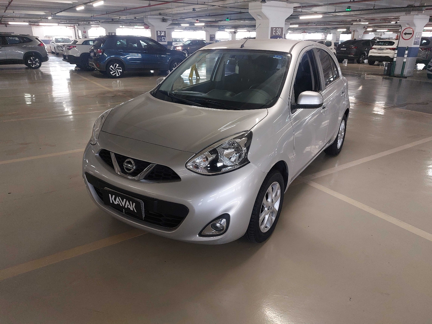 Carros Nissan March SV Hatchback 2018 usados | KAVAK Brasil