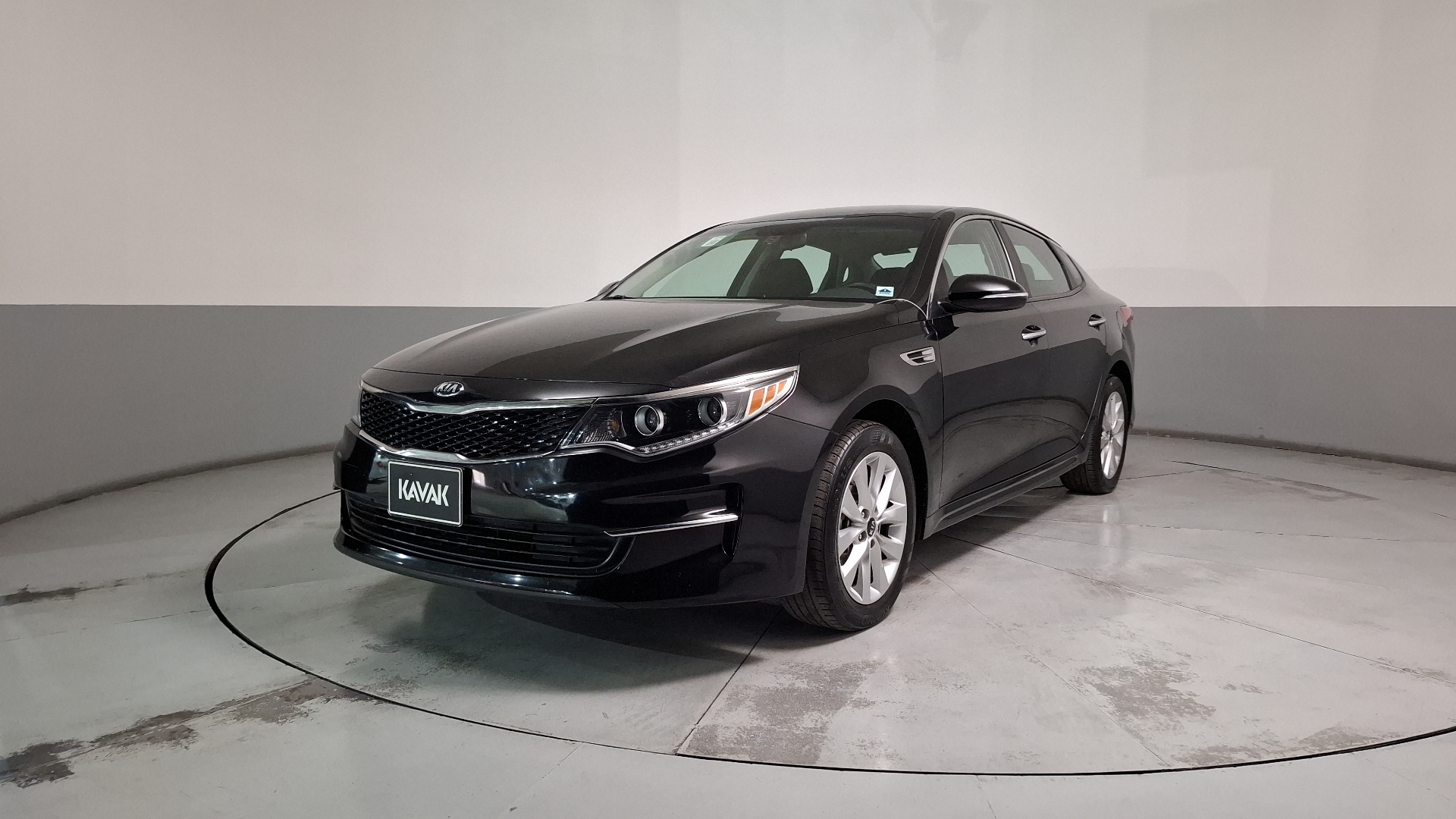 Autos Kia Optima 2.4 GDI LX AUTO Sedan 2018 usados | KAVAK México