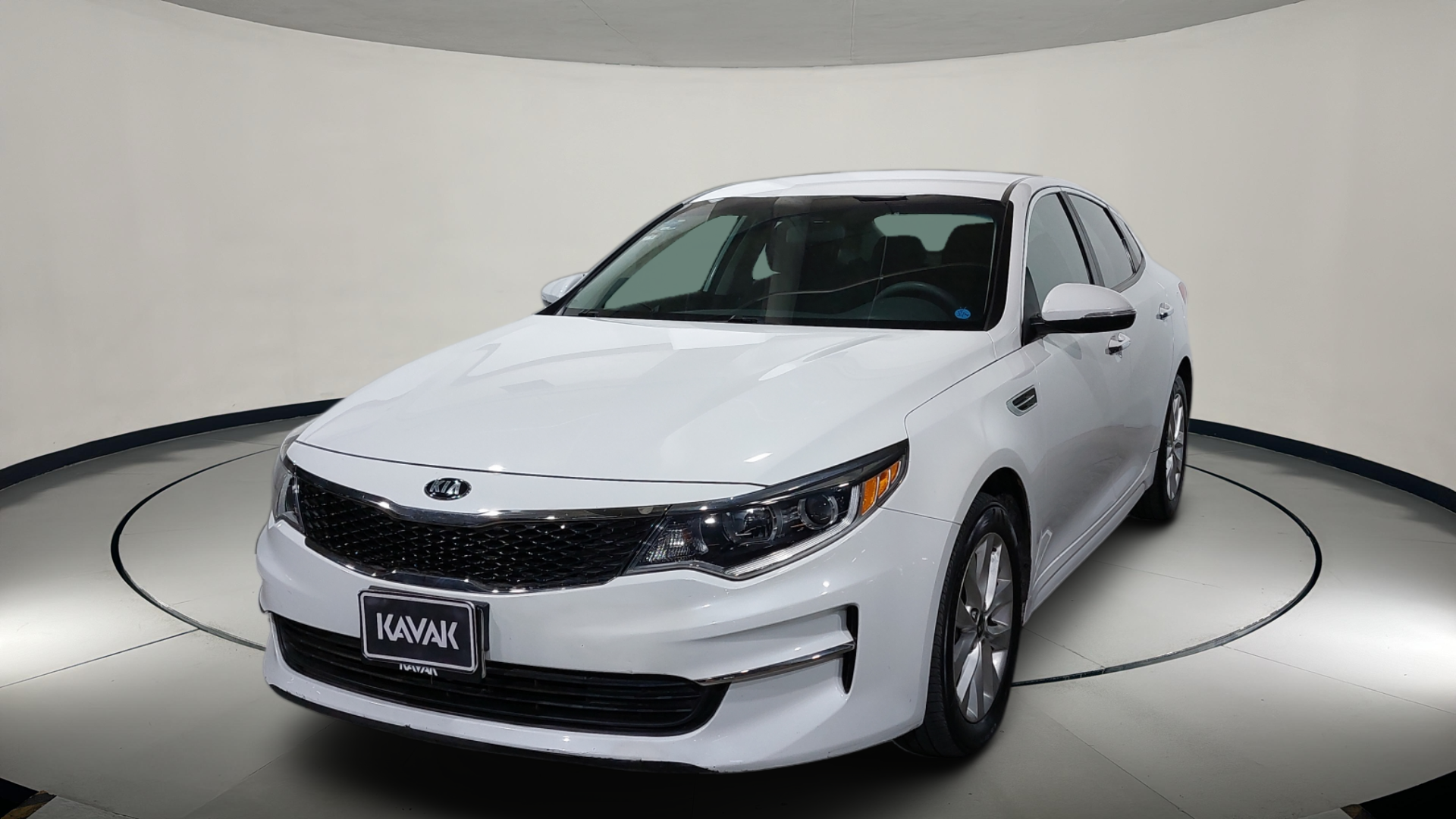 Autos Kia Optima 2.4 GDI LX AT Sedan 2016 usados | KAVAK México