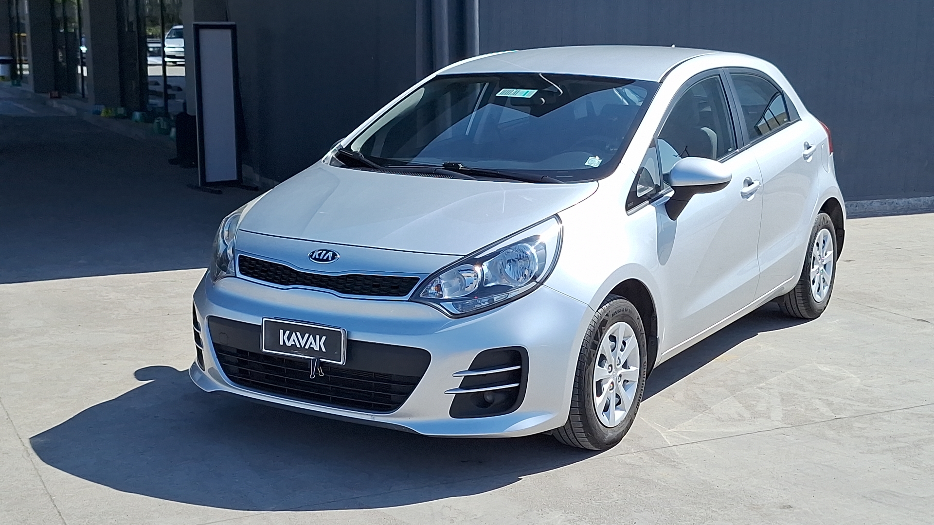 Autos Kia Rio 5 1.4 EX 5HB Hatchback 2016 usados | KAVAK Chile