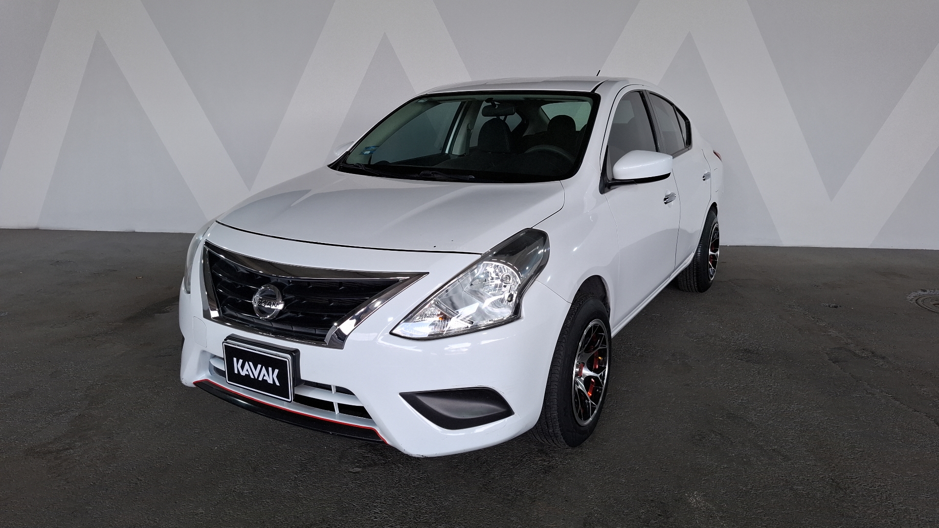 Autos Nissan Versa 1.6 SENSE Sedan 2018 usados | KAVAK México