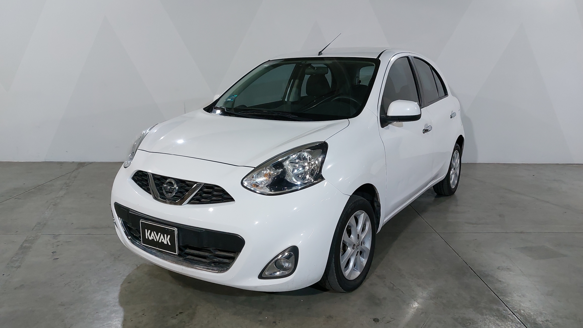 Autos Nissan March 1.6 ADVANCE AUTO Hatchback 2018 usados | KAVAK México