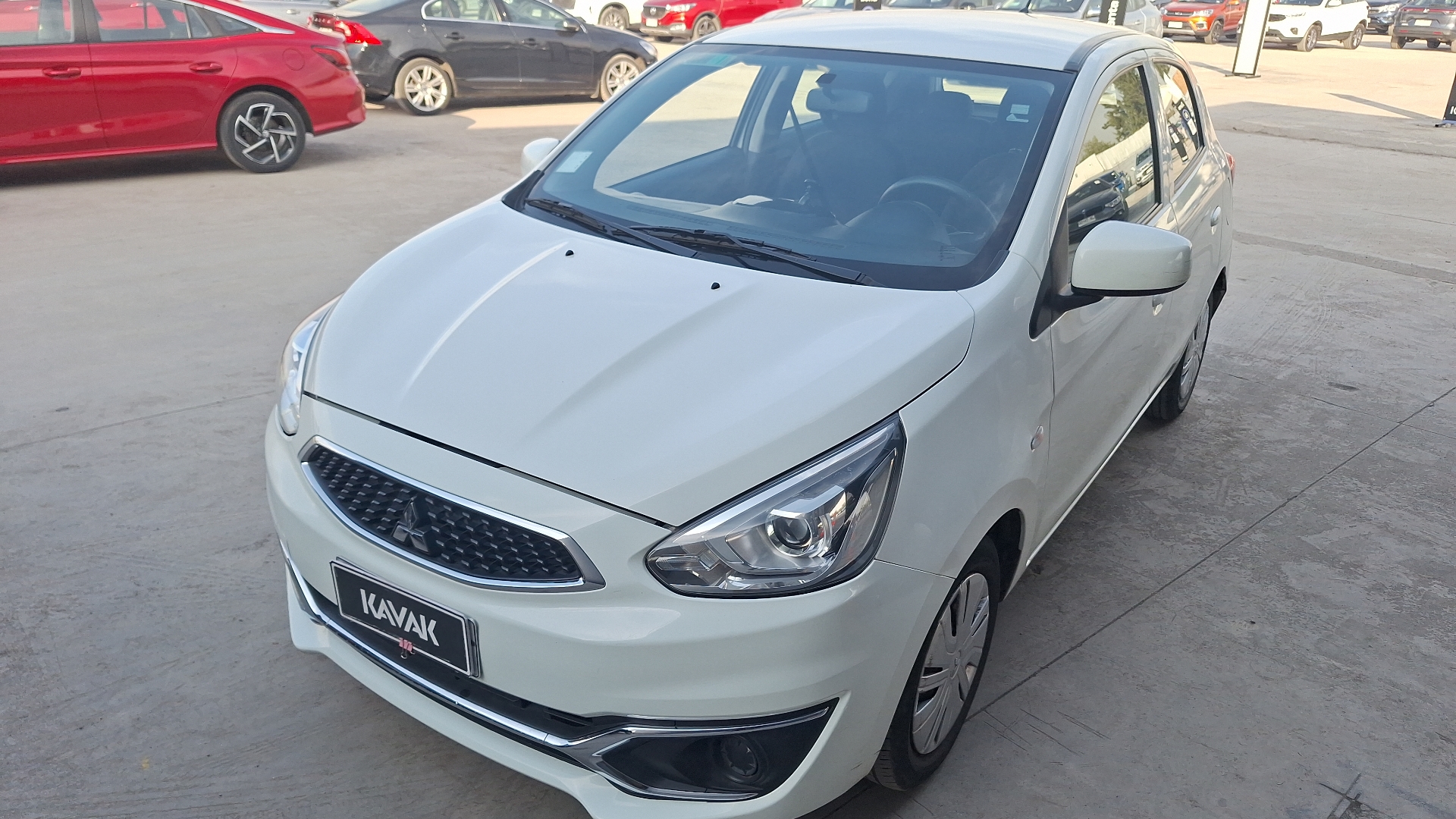Autos Mitsubishi Mirage 1.2 GL Hatchback 2019 usados | KAVAK Chile