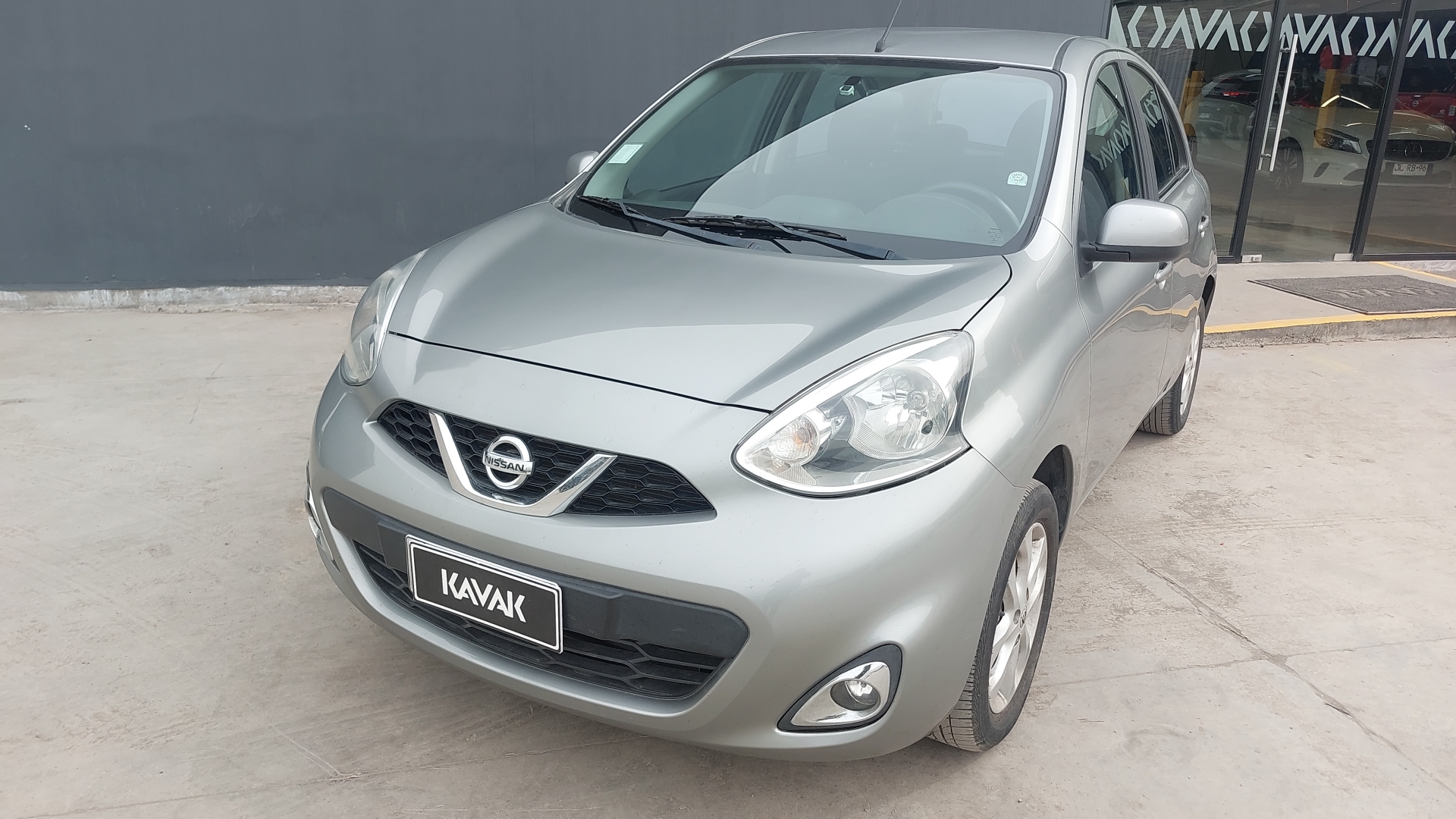 Autos Nissan March 1.6 SPORT SENSE AC Hatchback 2019 usados | KAVAK Chile