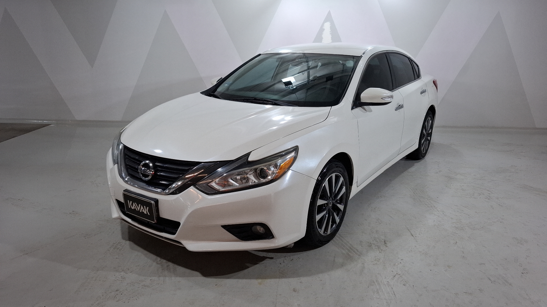 Autos Nissan Altima 2.5 SENSE CVT Sedan 2017 usados | KAVAK México