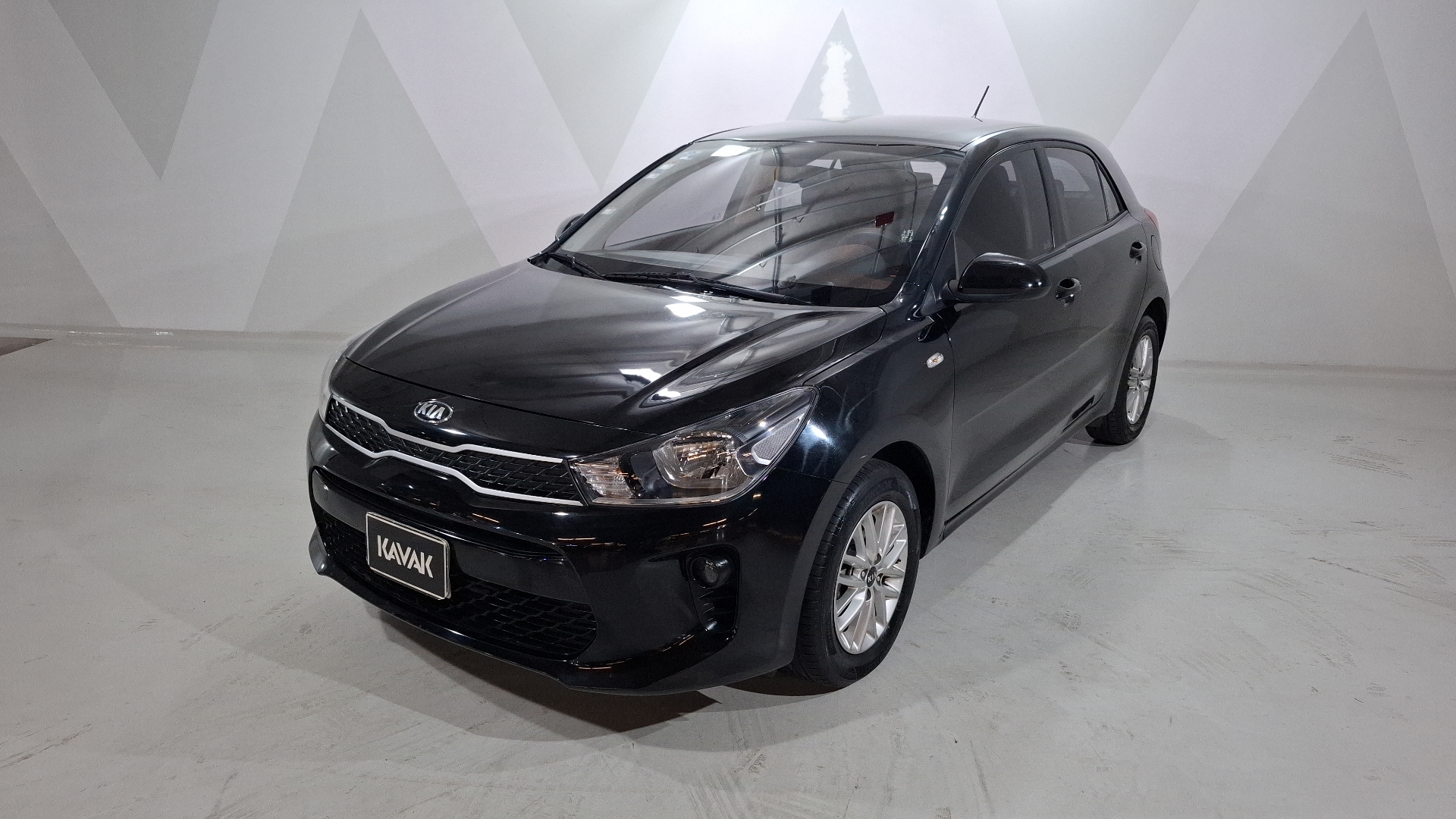 Autos Kia Rio 1.6 LX AUTO Hatchback 2020 usados | KAVAK México