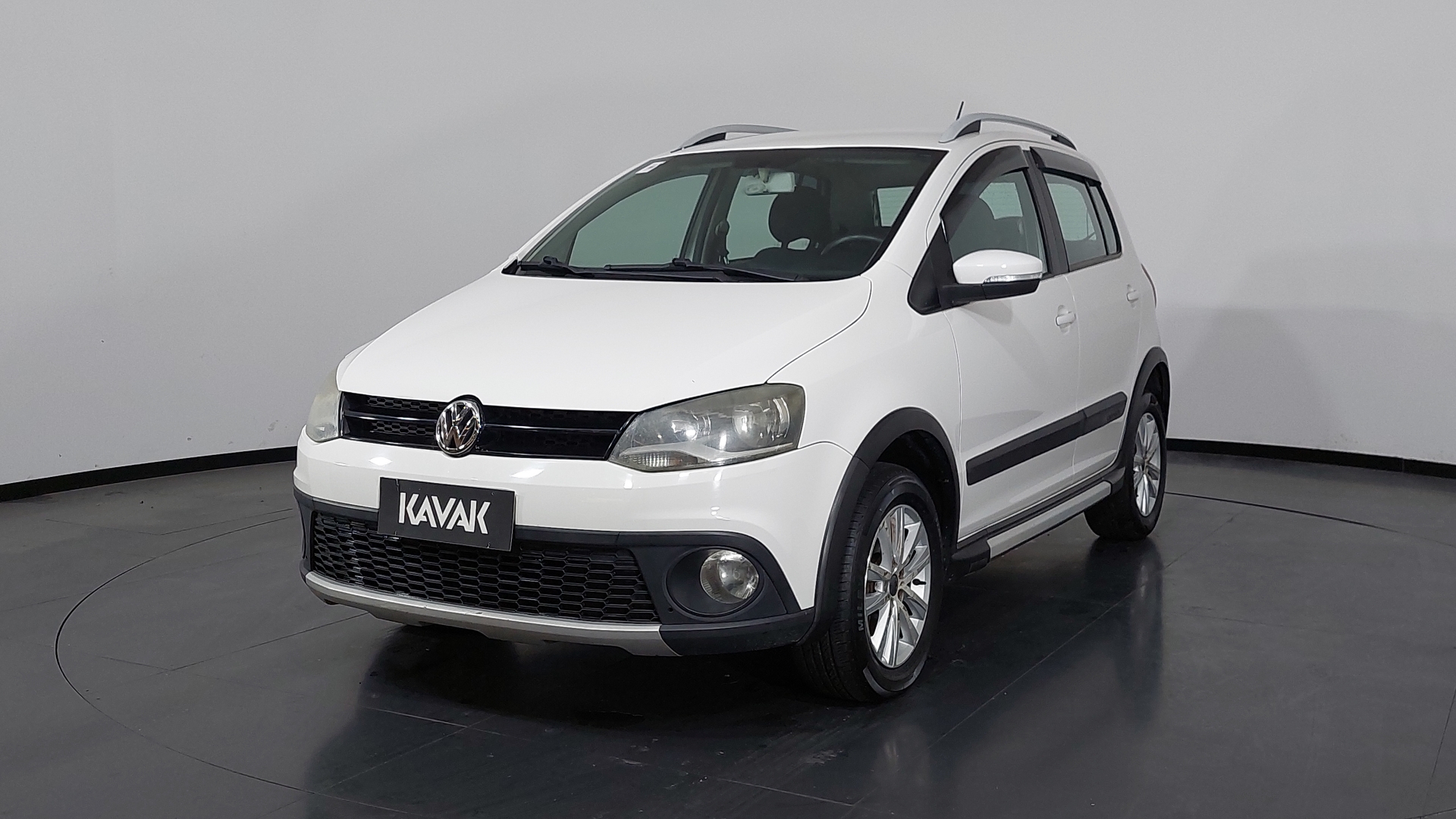 Carros Volkswagen Crossfox MI Hatchback 2013 usados | KAVAK Brasil
