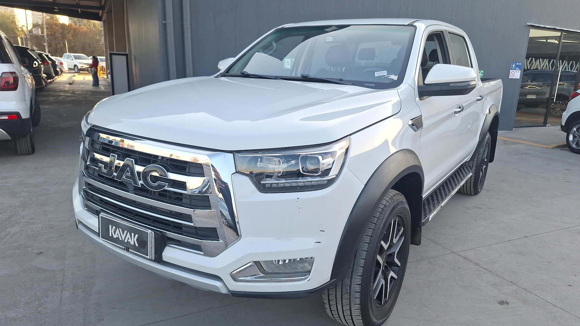 Autos Jac T8 2.0D PRO LUXURY Pickup 2022 usados | KAVAK Chile