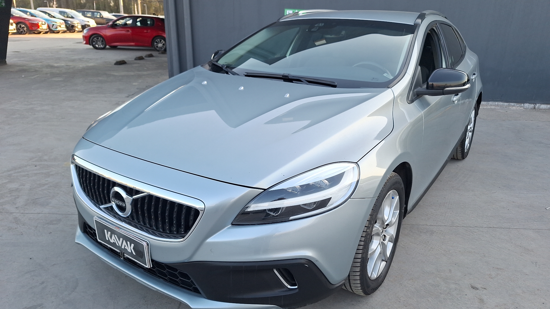 Autos Volvo V40 2.0 D2 AUTO Hatchback 2018 usados | KAVAK Chile