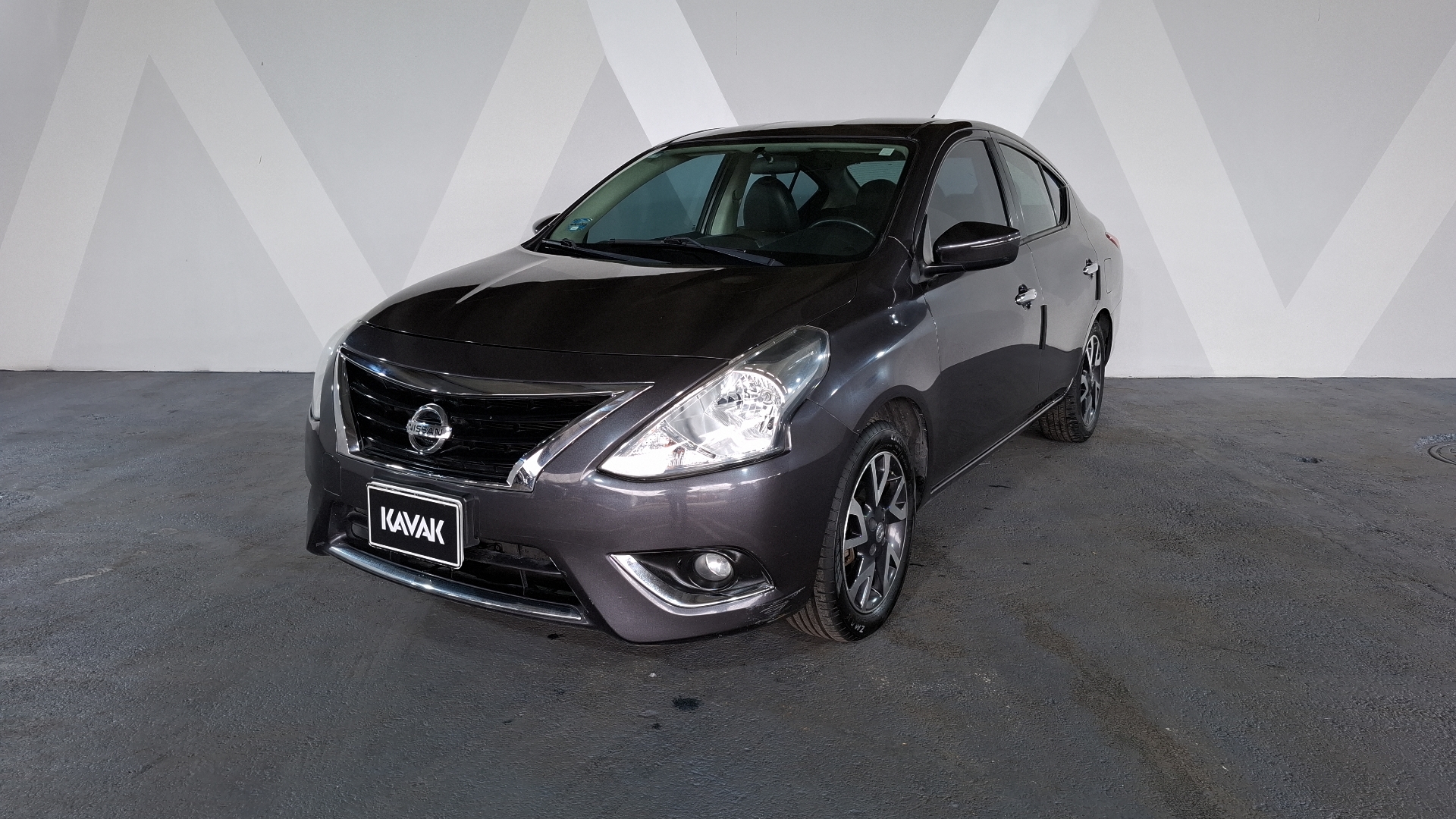 Autos Nissan Versa 1.6 EXCLUSIVE TA AC Sedan 2016 usados | KAVAK México