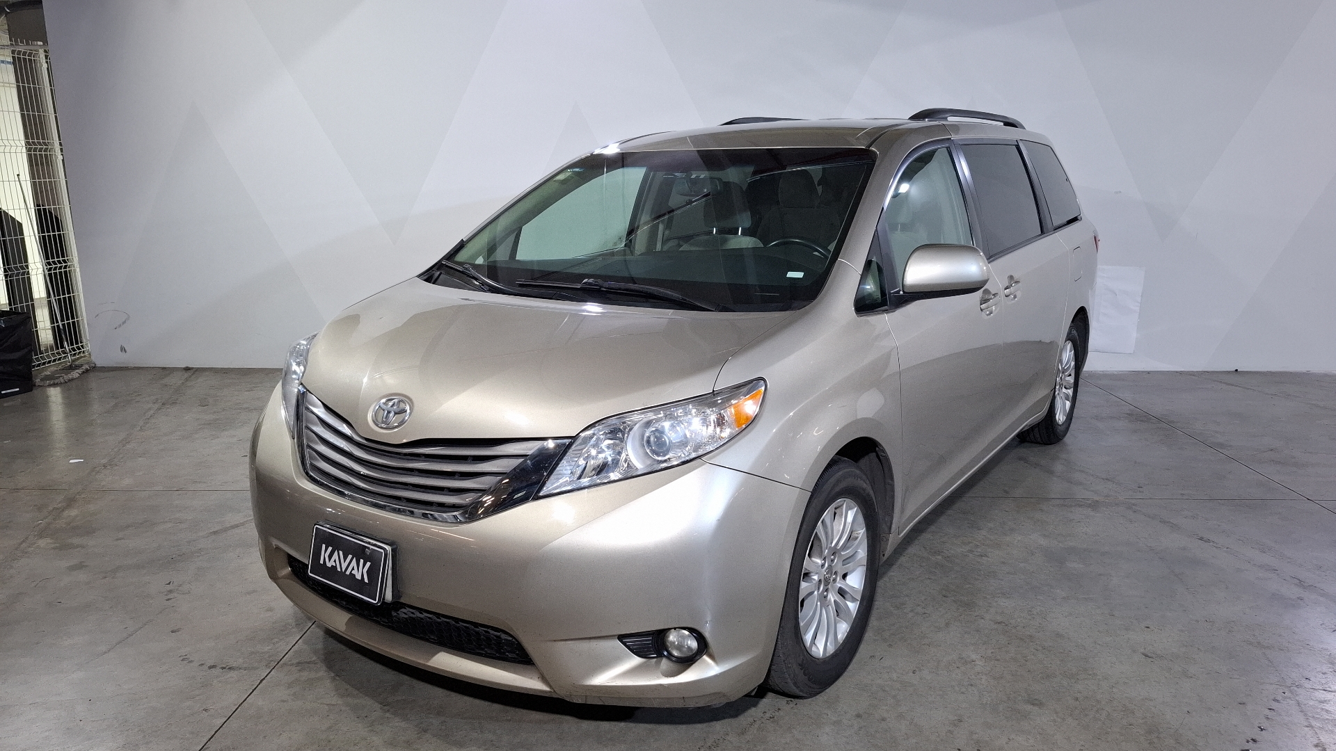 Autos Toyota Sienna 3.5 XLE AT Minivan 2015 usados | KAVAK México