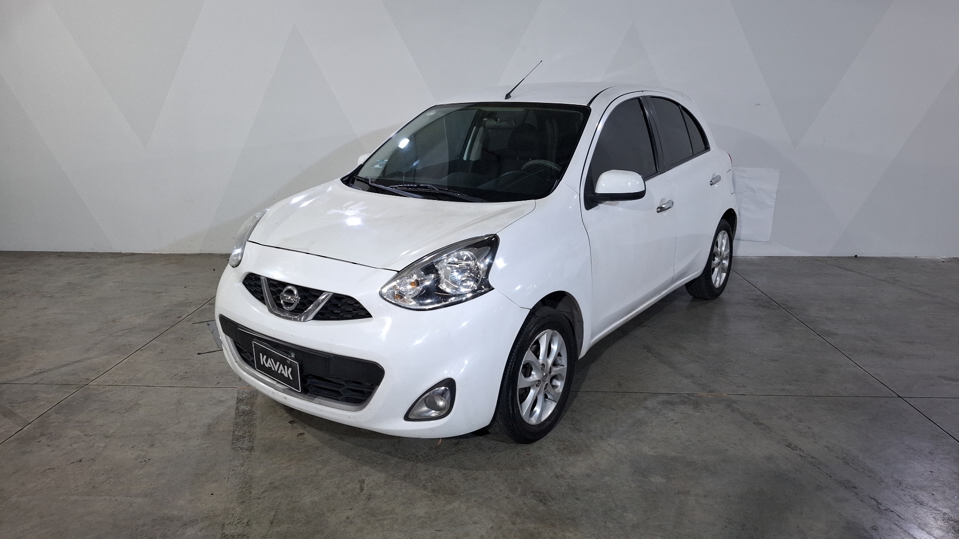 Autos Nissan March 1.6 ADVANCE AUTO Hatchback 2018 usados | KAVAK México