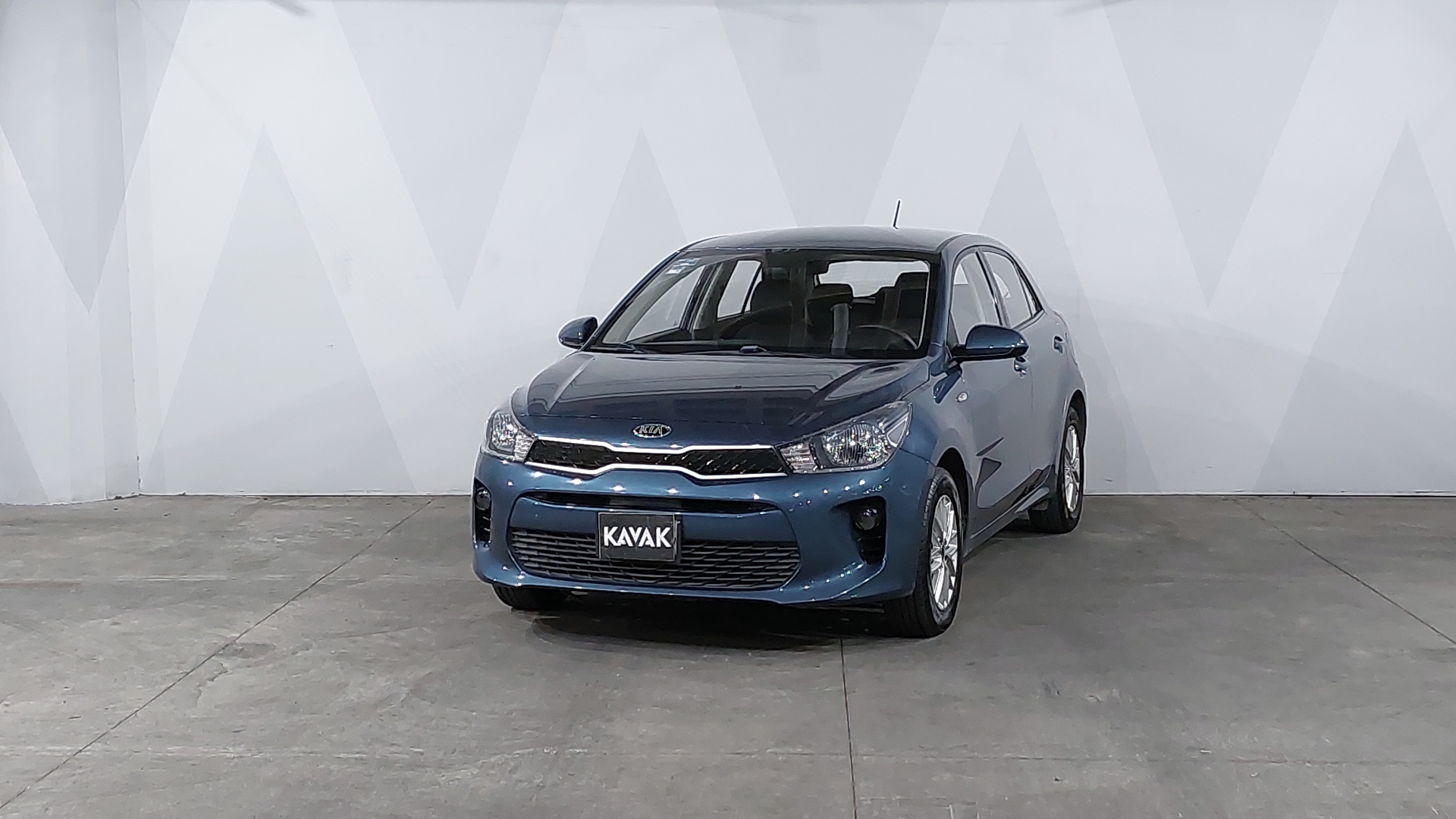 Autos Kia Rio 1.6 LX AUTO Hatchback 2020 usados | KAVAK México