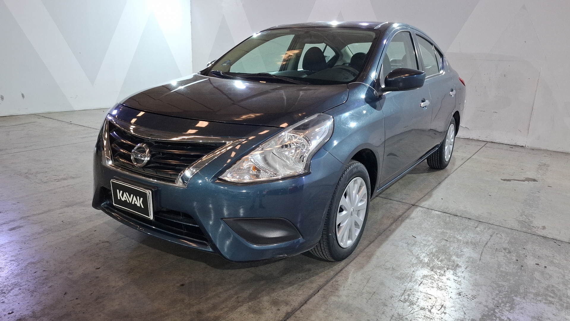 Autos Nissan Versa 1.6 SENSE TA AC Sedan 2015 usados | KAVAK México