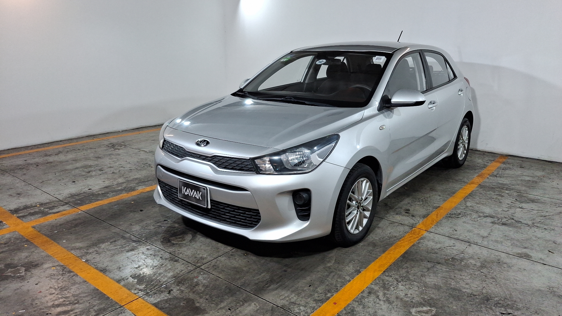 Autos Kia Rio 1.6 LX AUTO Hatchback 2019 usados | KAVAK México