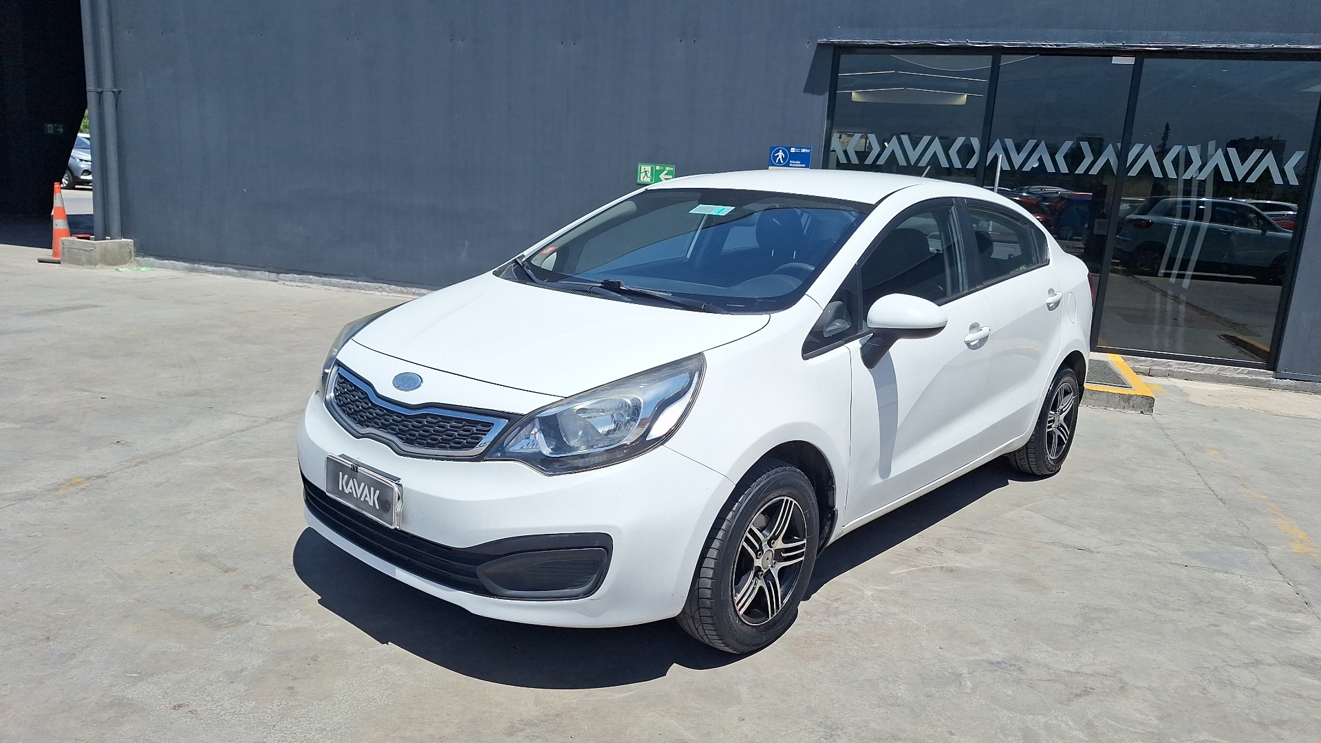 Autos Kia Rio 4 1.4 EX Sedan 2014 usados | KAVAK Chile